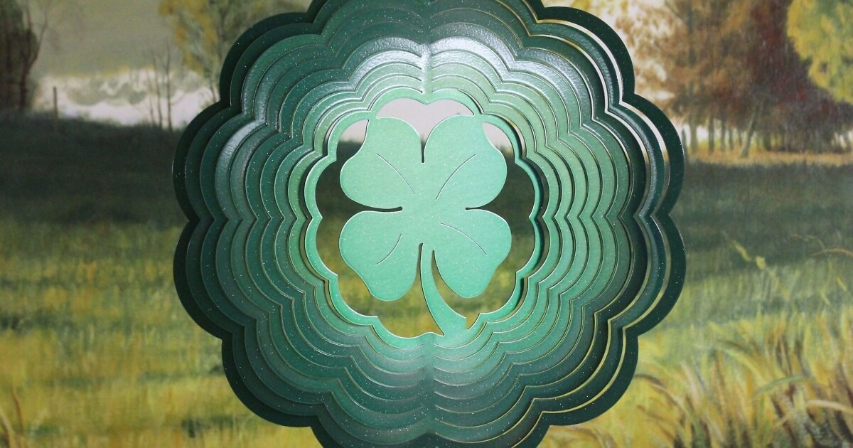 DSA 13556 12" Four Leaf Clover Wind Spinner-Green Starlight - Made In ...